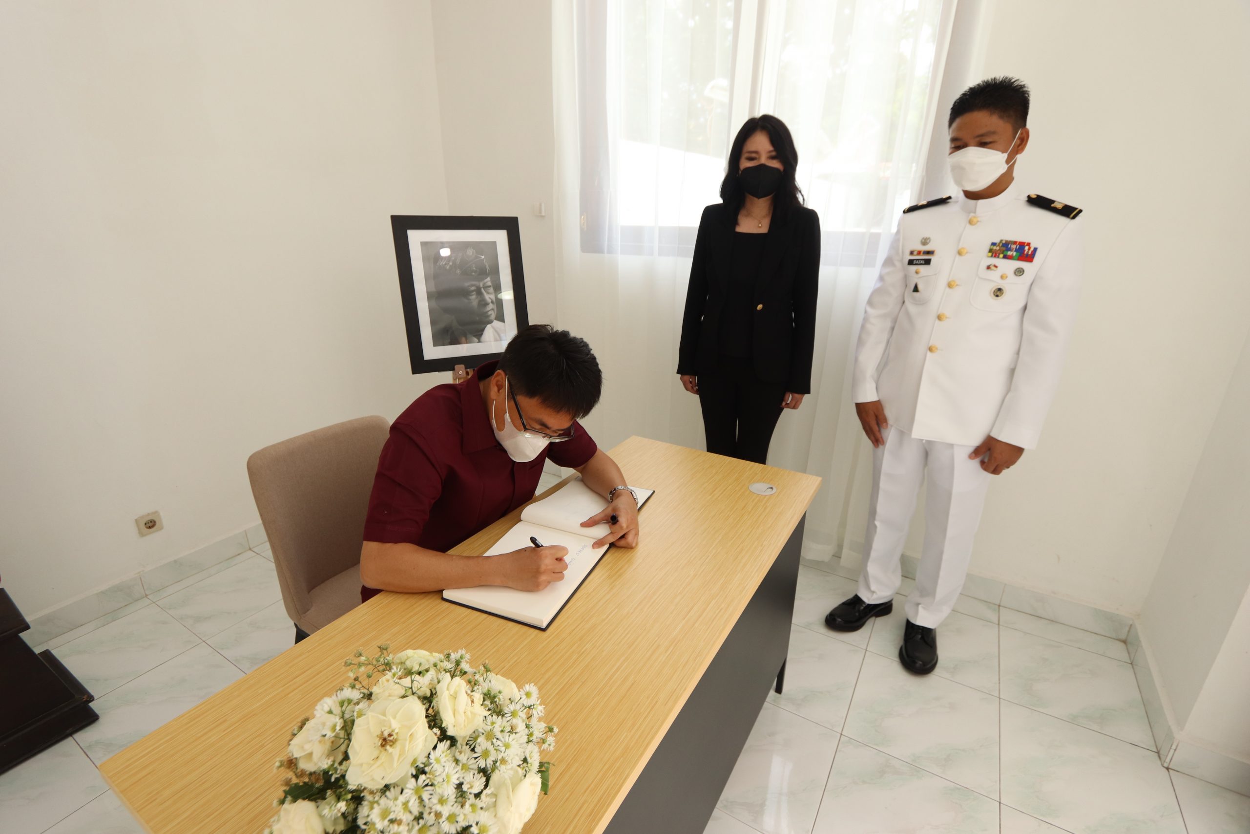 Ucapan Duka Cita Ditulis Wali Kota Andrei Angouw Dalam Buku ...