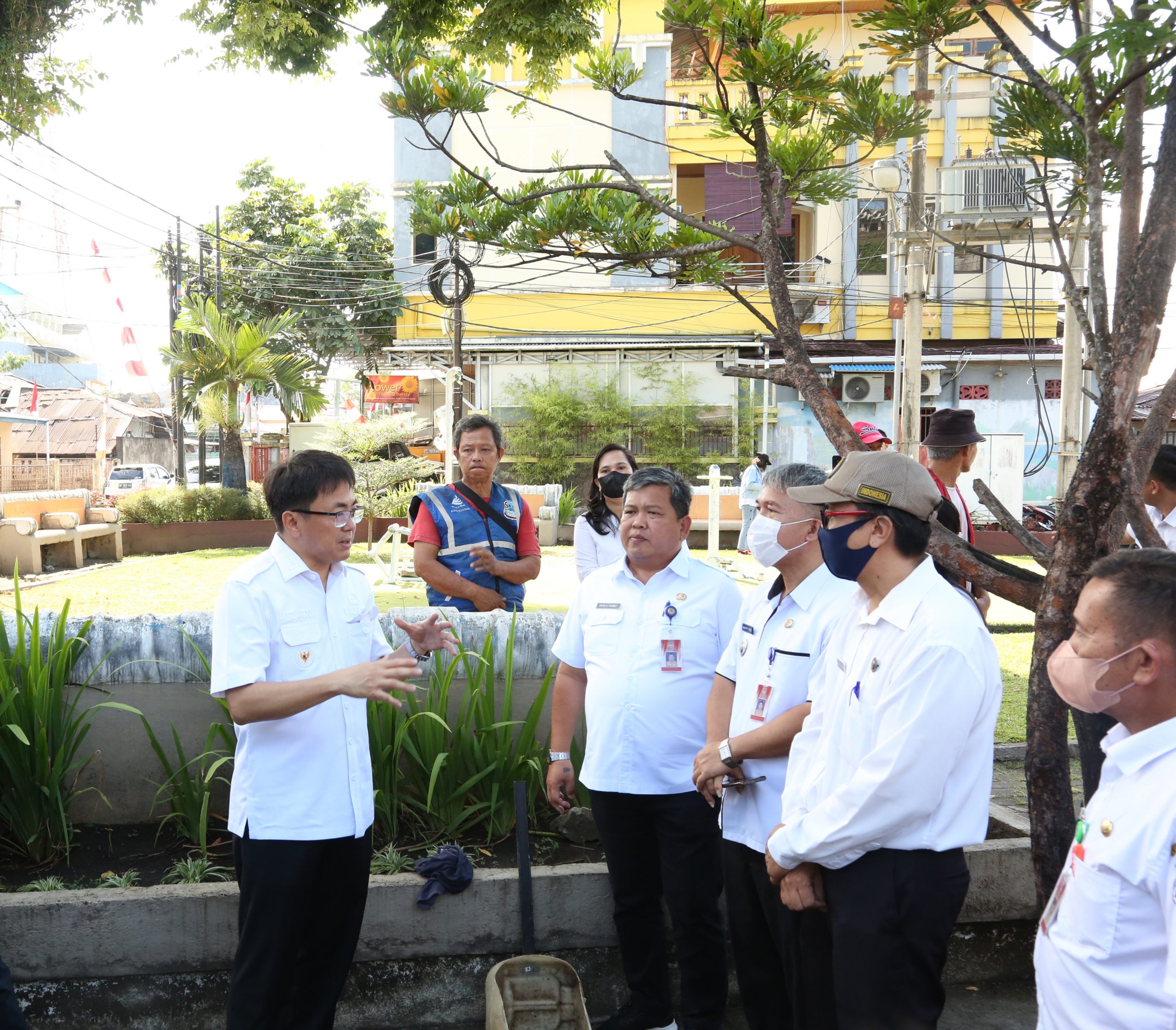 Sebelum Ngantor, Andrei Angouw Cek Mekanisme Pengumpulan Sampah di SPA ... Sebelum Ngantor, Andrei Angouw Cek Mekanisme Pengumpulan Sampah di SPA ...