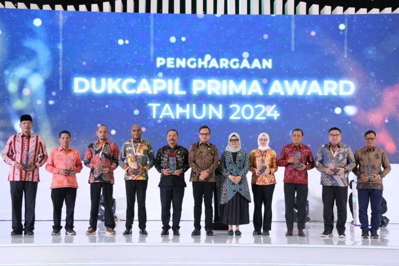 Torehkan Prestasi Gemilang untuk Pemkot Manado, Disdukcapil Terima ...